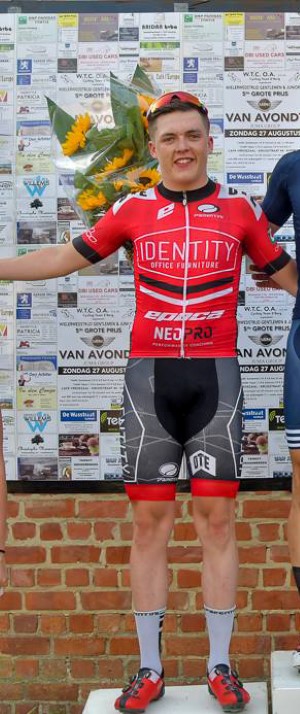 George Greenhalgh tekent bij Hand in Hand Baal | cyclingsite.be