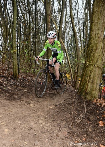 Robbe de Weert in 2020 in de kleuren van het Urbano Cycling Team ...
