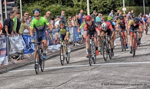 Tuur Dens versterkt het VDM Van Durme-Michiels Trawobo Cyclingteam ...