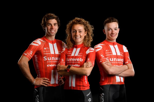 Team Sunweb stelt nieuwe kledij 2020 voor en een blik achter de ...