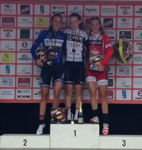 Zege voor Julie Stockman (J) en Katrijn De Clercq (N) te Hulste ...