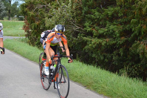 Benoit Claus solo naar eerste zege van het seizoen in Geluveld ...