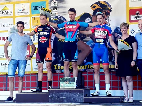 Tuur Dens wint de sprint van de GP Maarten Wynants | cyclingsite.be
