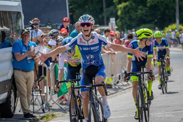 Sune De Valck wint in Roosdaal (foto's) | cyclingsite.be