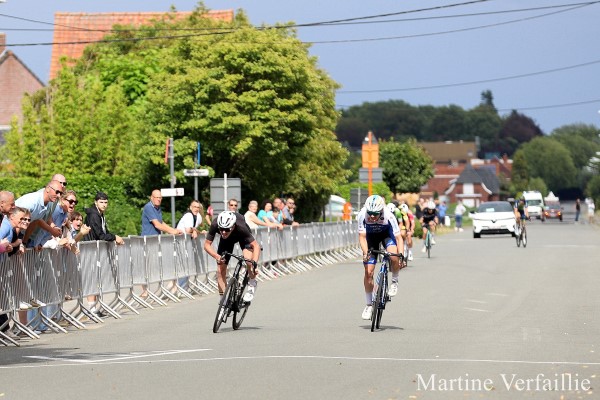 Storm Berton klopt Xander Scheldeman in de sprint : "De langste en ...