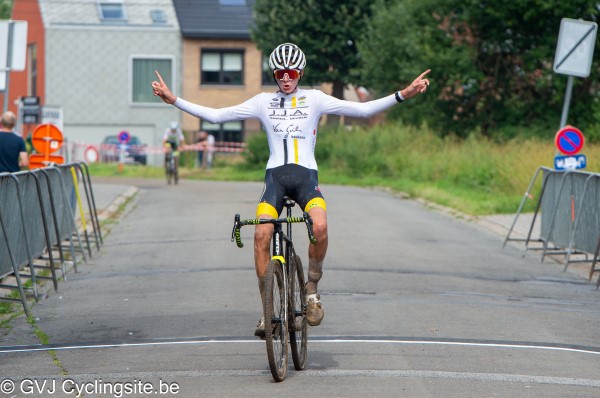 Thomas Verdonck wint eerste cross solo in Steenhuffel (foto's ...
