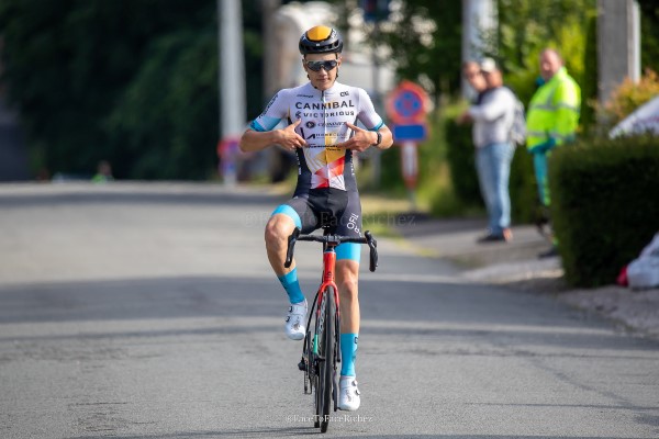 Brit Dylan Sage solo naar de overwinning (foto's) | cyclingsite.be