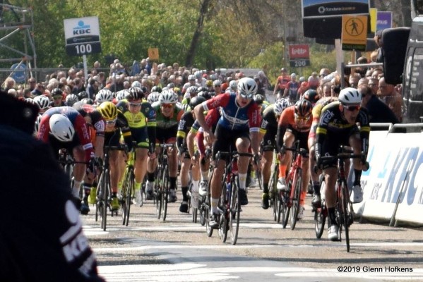 Tom Timmermans wint Memorial Staf Segers ondanks val op kasseistrook ...