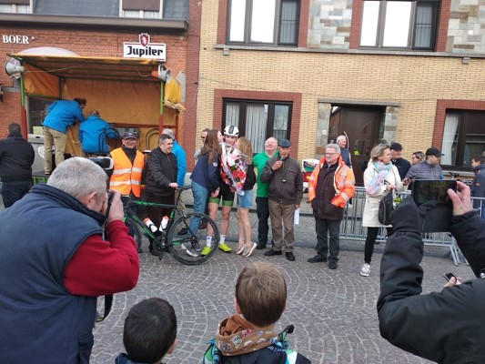 Brit Benjamin Peatfield solo naar de zege in Zandvoorde, Milan De ...