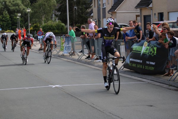 Tom Timmermans de snelste van 5 te Ternat | cyclingsite.be