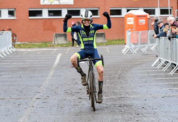 Bloemen voor Niels Ceulemans en Wies Nuyens in Vilvoorde (foto's ...