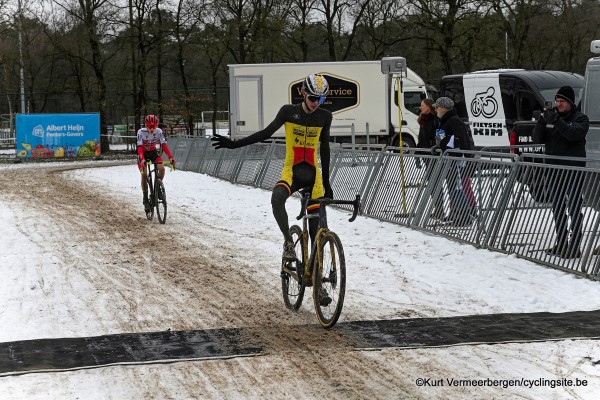 Belgisch kampioen Giel Lejeune wint spannend duel met Stan Cuypers in ...