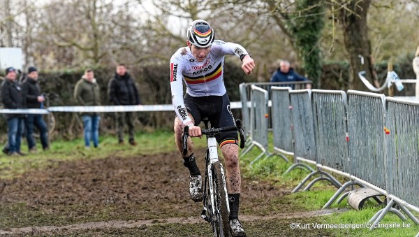 Belgisch kampioen Seppe Sprangers sluit 2023 af met zege (foto's ...