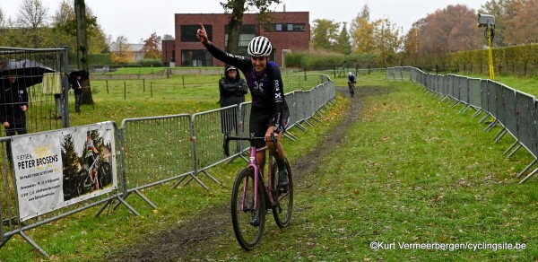 Fotoalbum cross Rijkevorsel 4-11-23 : dames | cyclingsite.be