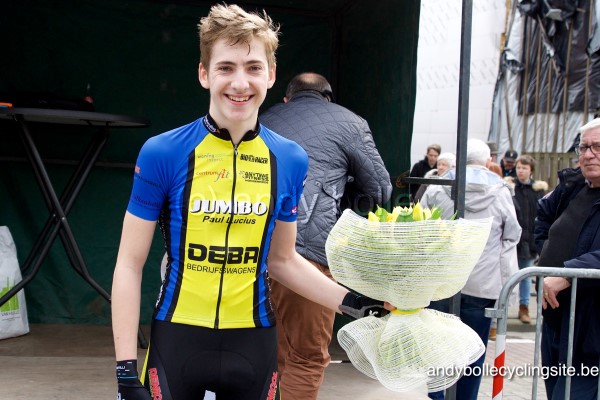 Marijn Maas snelste van 2e groep renners + 20 renners uit koers genomen ...