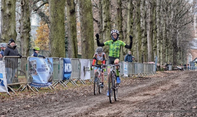 Thomas Verdonck wint de sprint van Lars Corsus in Vorselaar (foto's ...