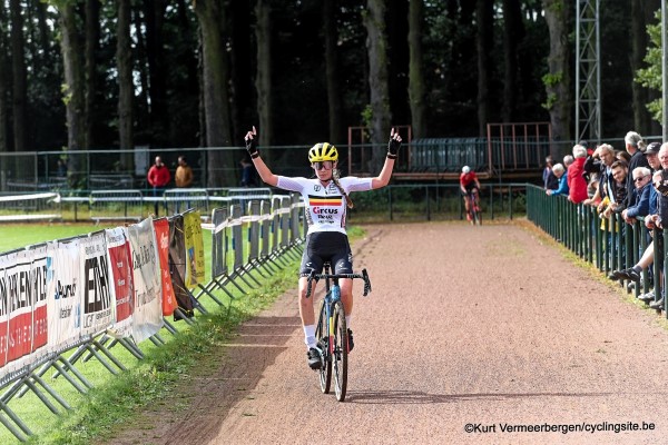 Fotoalbum cross Vorselaar dames 23-09-23 | cyclingsite.be