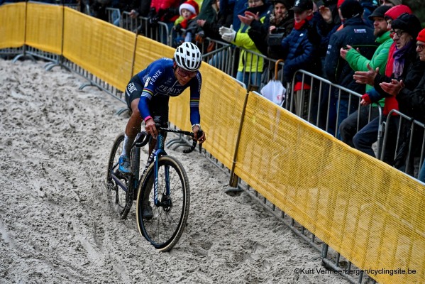 Fotoalbum Zilvermeercross Mol 23-12-2024 : dames | cyclingsite.be