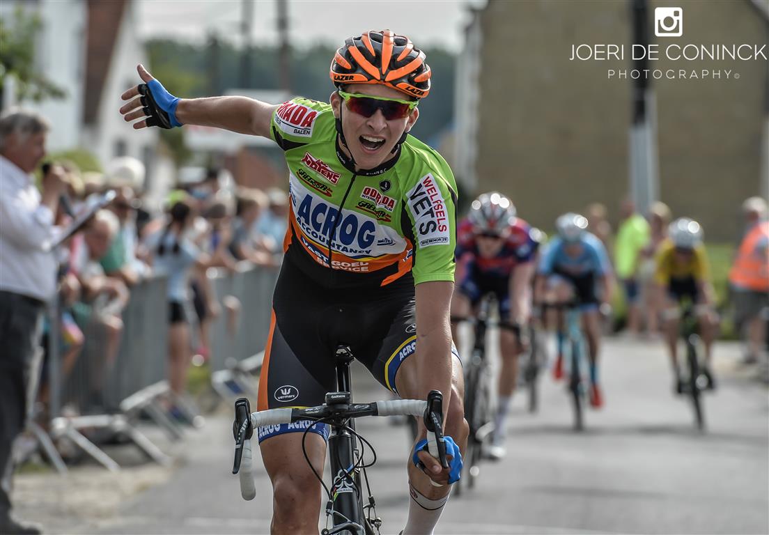 Timo De Jong is de snelste van 8 in Oostkerke-Damme (foto's ...