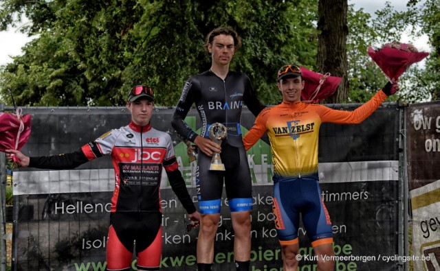 Simon Dehairs beschikt over de snelste benen te Heultje (foto's ...