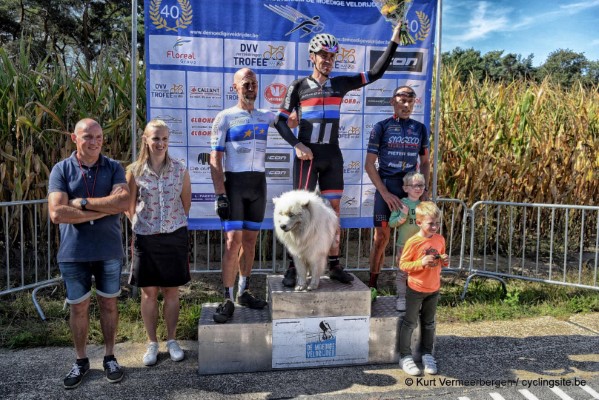 Kussen voor Kristof Cop, Jef Paeshuyse , Erik Dekker en Mark Verloo in ...