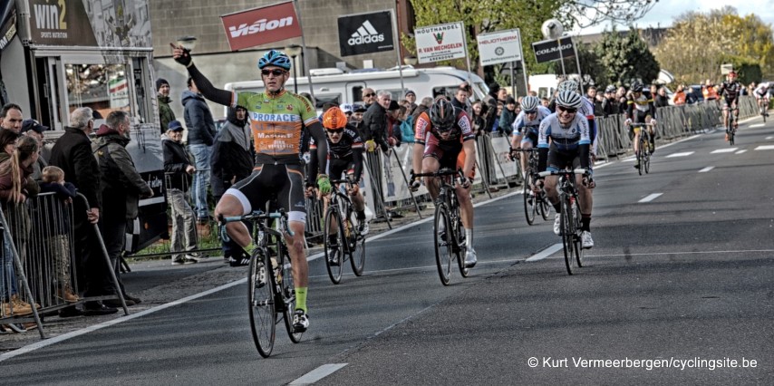 Robin Mertens toont zijn spurtcapaciteiten in Retie (foto's ...