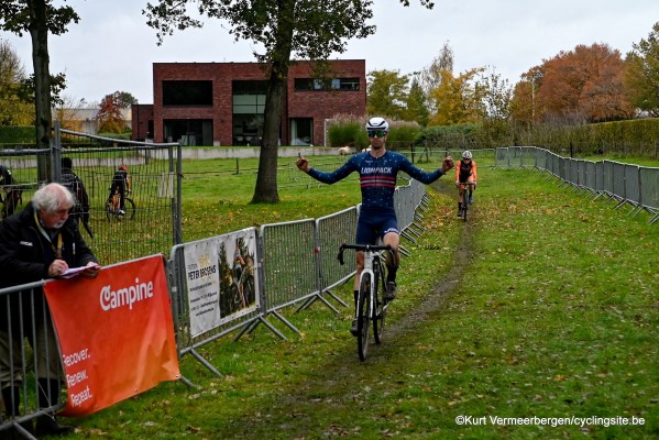Fotoalbum cross Rijkevorsel 4-11-23 : elite 3 & masters | cyclingsite.be