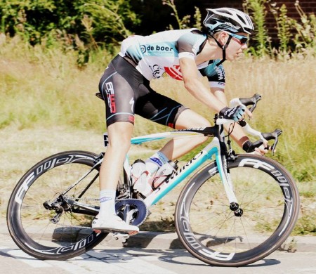 Steff Cras solo naar eerste seizoenszege in Schriek | cyclingsite.be