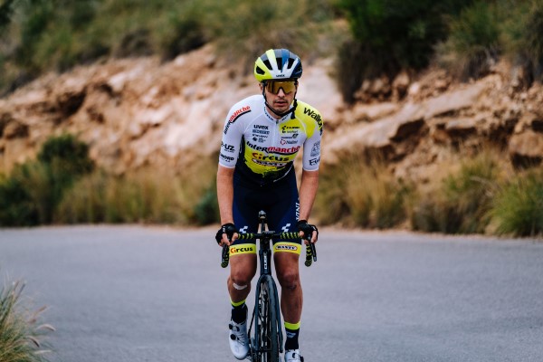 Kobe Goossens verovert zijn eerste profzege: " Een overwinning behalen ...