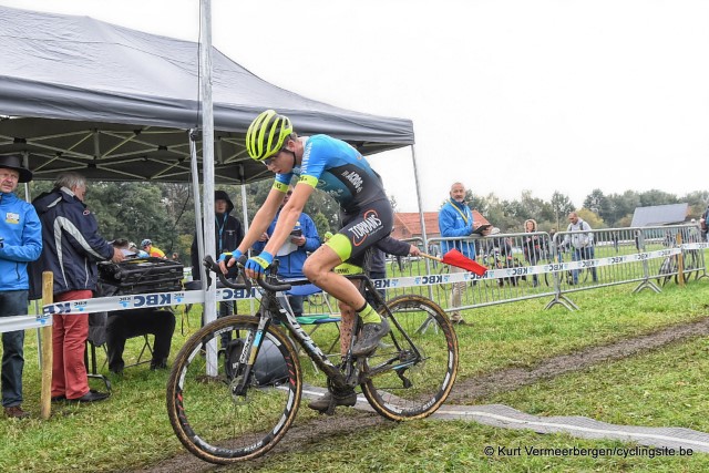 Senna Remijn solo naar de zege in Herenthout (foto's) | cyclingsite.be